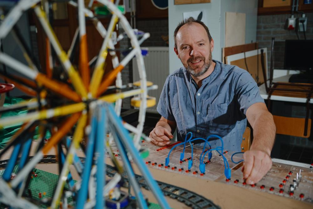 Comment expliquer les principes de base ‘rébarbatifs’ de l’électricité ...